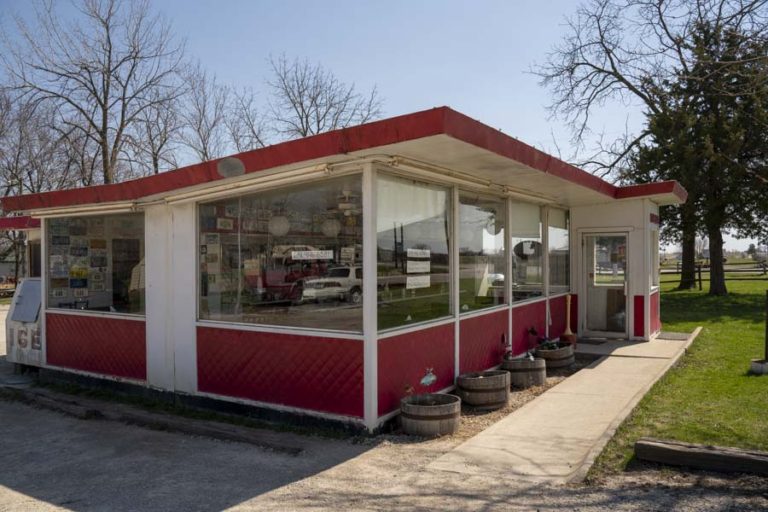 The Dinky Diner in Decatur City - Iowa Road Trip