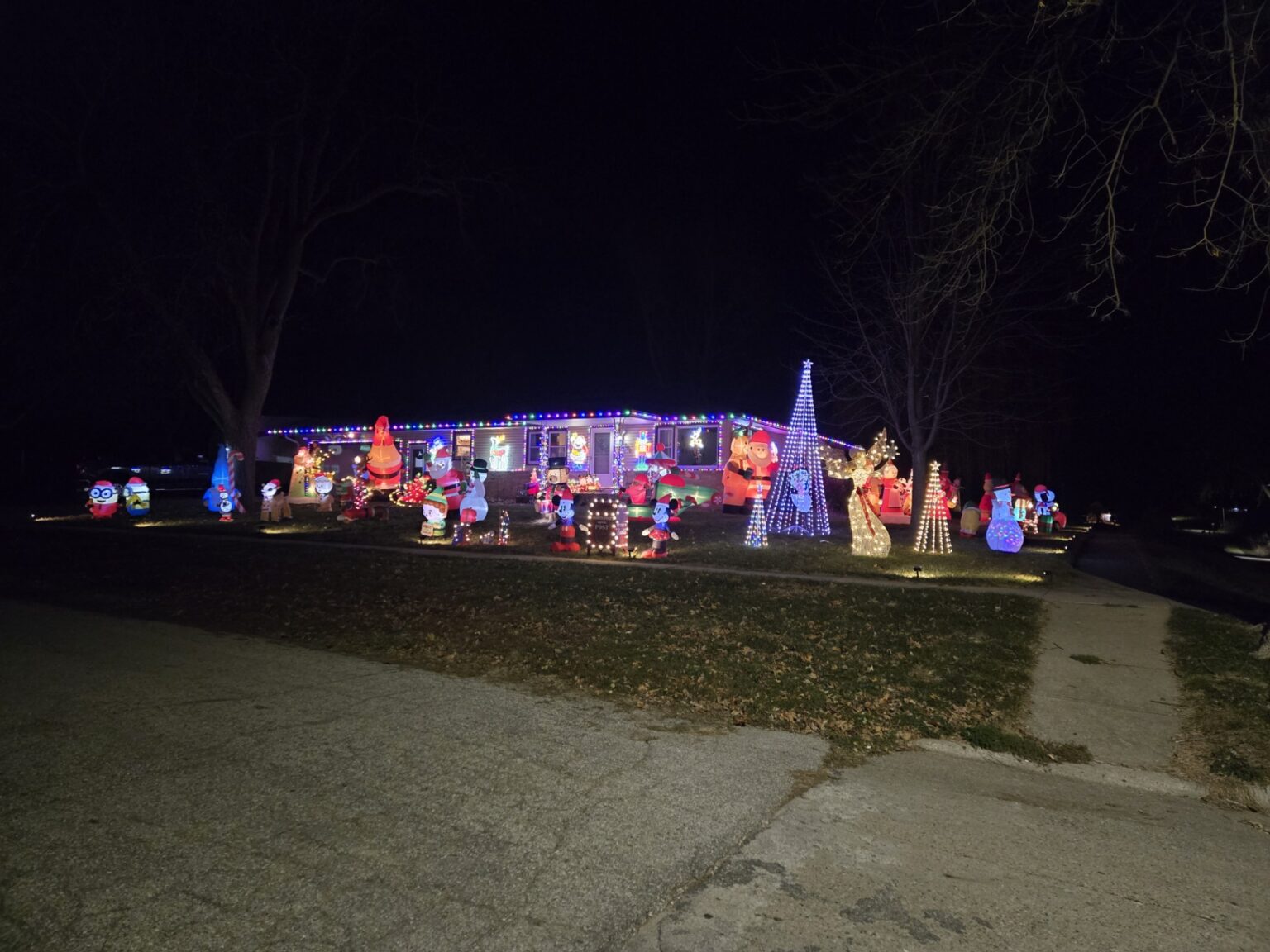 Iowa’s best homes with Christmas lights - Iowa Road Trip